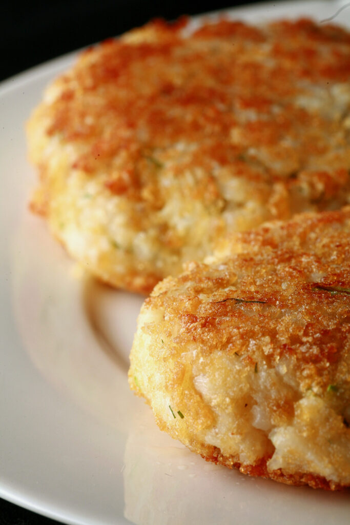 Keto Fish Cakes & Tartar Sauce - Low Carb Hoser